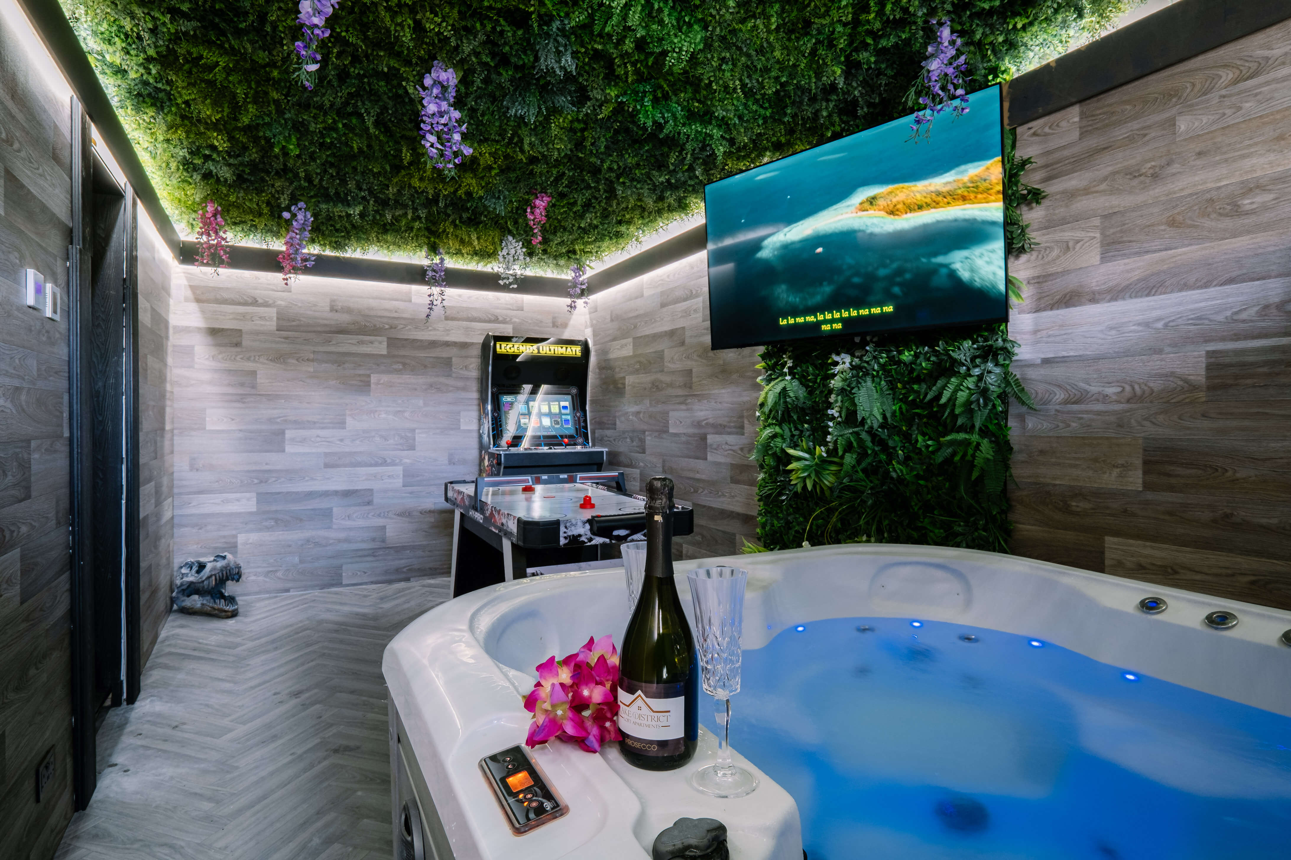 Rockside - Pet Friendly One Bedroom luxury house with indoor hot tub ...